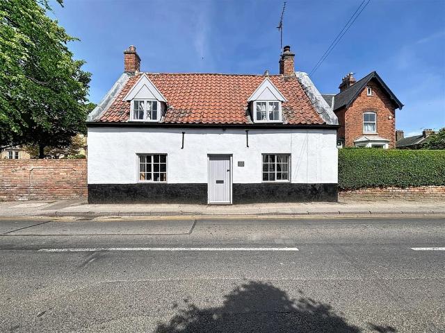 2 bedroom detached house for sale