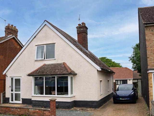 2 bedroom detached house for sale