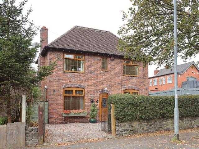 2 bedroom detached house for sale
