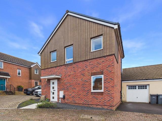 2 bedroom detached house for sale