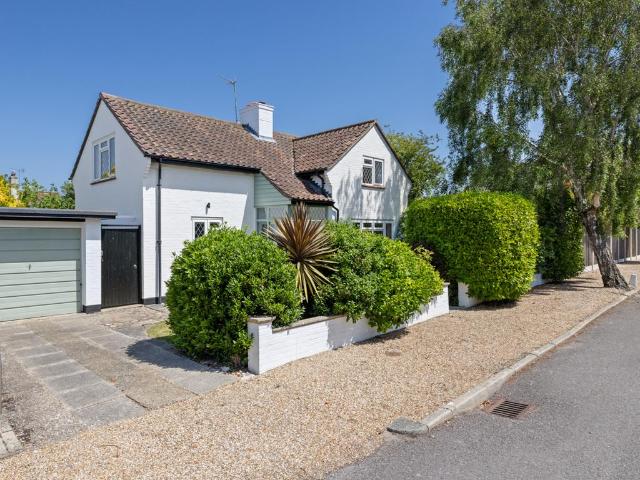 2 bedroom detached house for sale