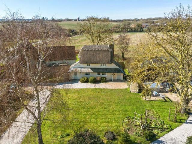 2 bedroom detached house for sale