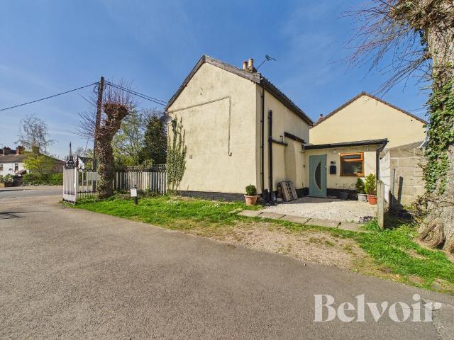 2 bedroom detached house for sale