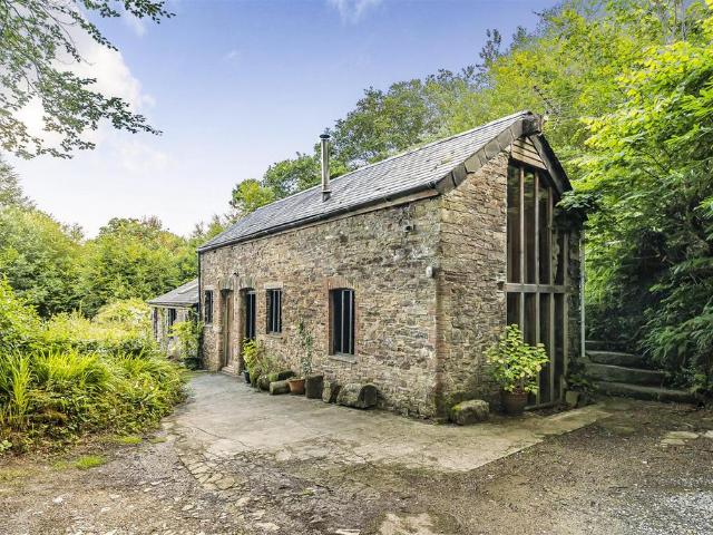 2 bedroom detached house for sale