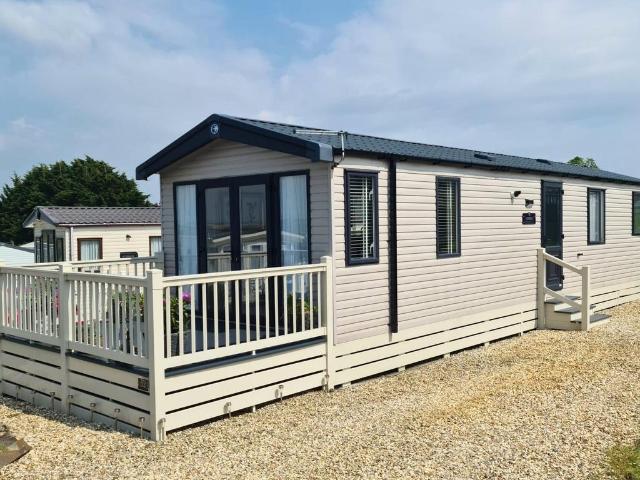 2 bedroom detached house for sale