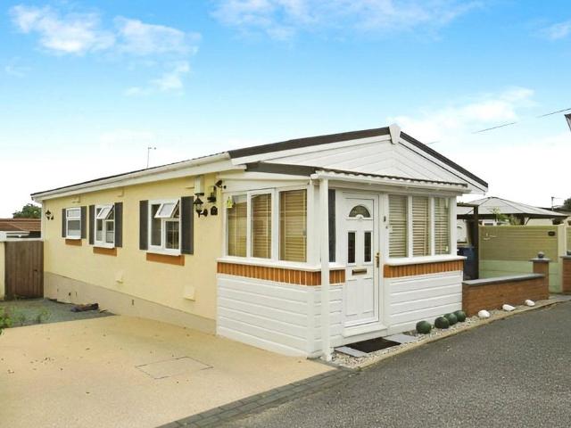 2 bedroom detached house for sale