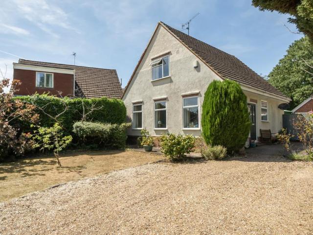 2 bedroom detached house for sale