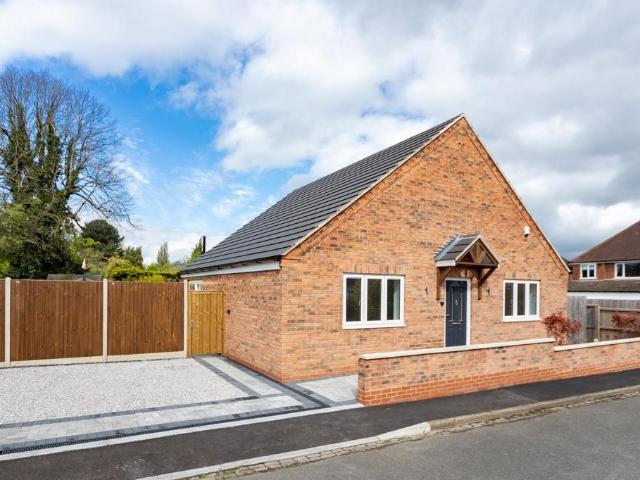 2 bedroom detached house for sale