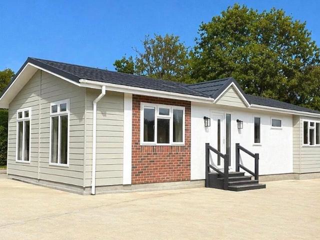 2 bedroom detached house for sale