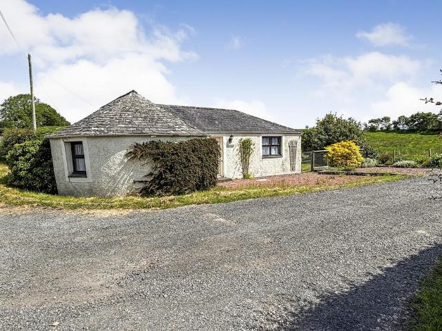 2 bedroom detached house for sale