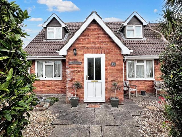 2 bedroom detached house for sale
