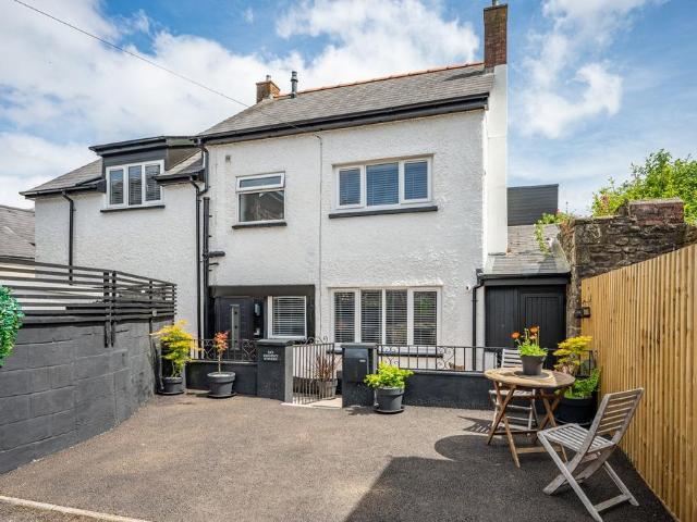 2 bedroom detached house for sale