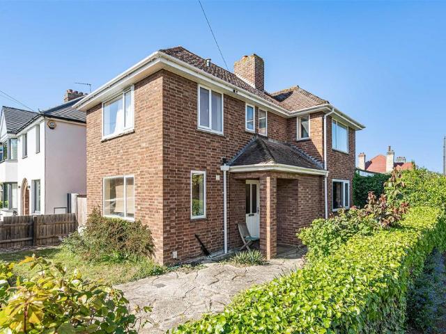 2 bedroom detached house for sale