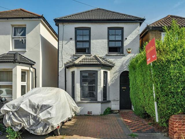 2 bedroom detached house for sale