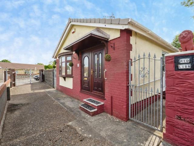 2 bedroom detached house for sale