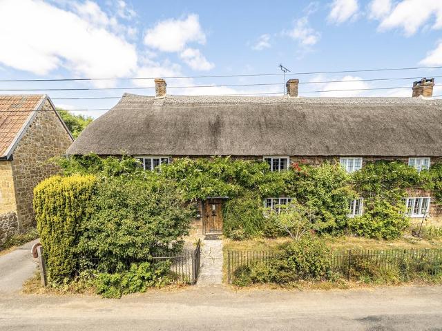 2 bedroom detached house for sale