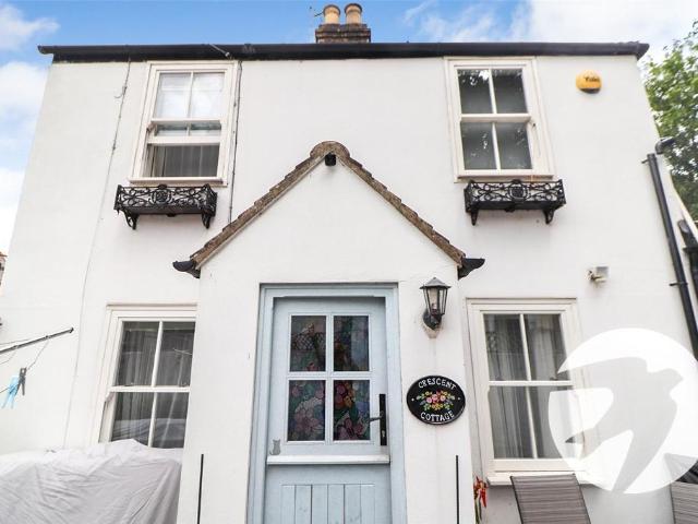 2 bedroom detached house for sale