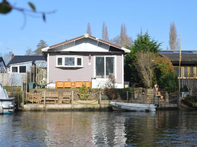 2 bedroom detached house for sale