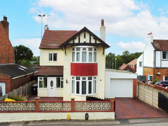 2 bedroom detached house for sale