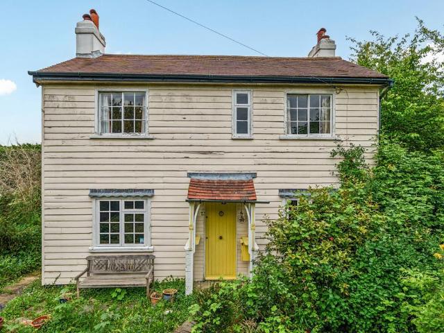 2 bedroom detached house for sale
