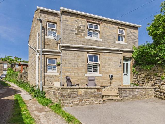 2 bedroom detached house for sale