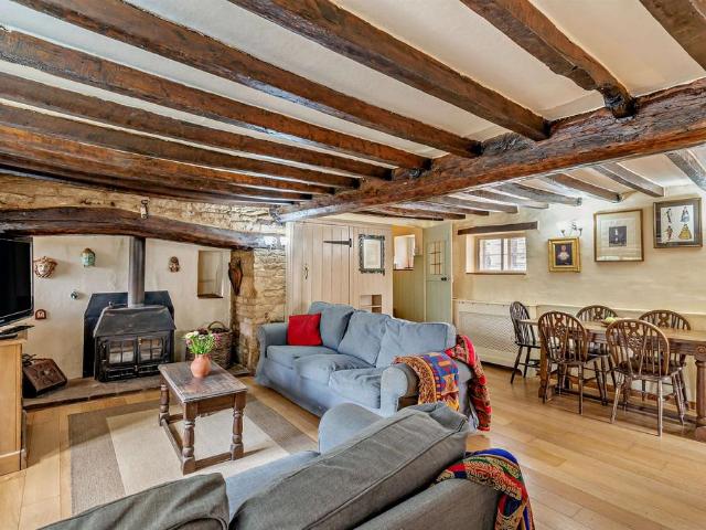 2 bedroom detached house for sale