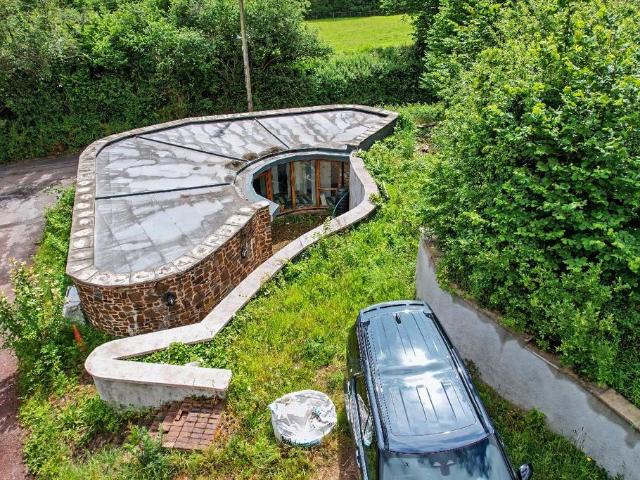 2 bedroom detached house for sale