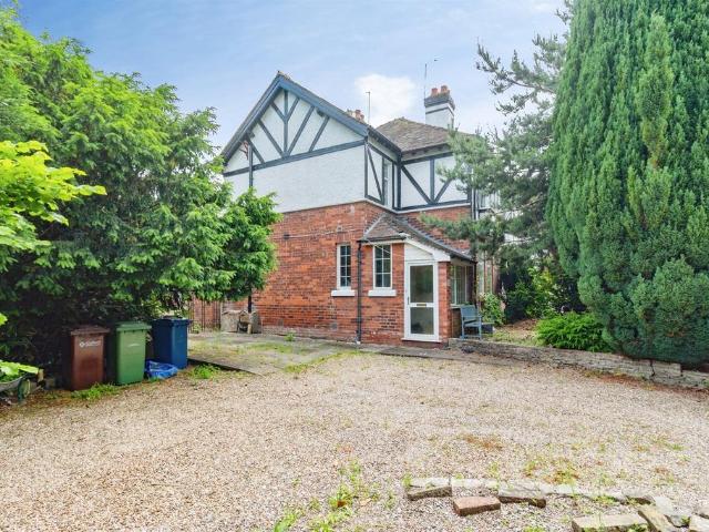 2 bedroom detached house for sale