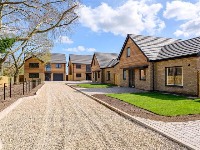 2 bedroom detached house for sale