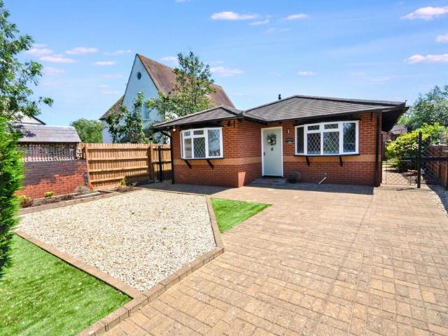 2 bedroom detached house for sale