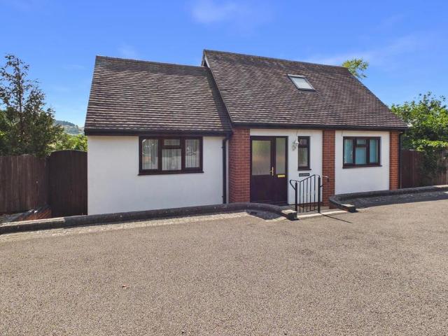2 bedroom detached house for sale