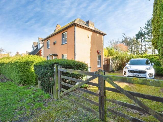 2 bedroom detached house for sale
