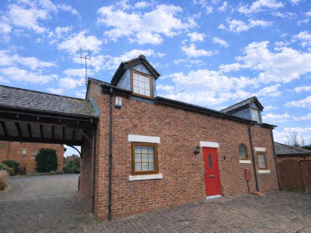 2 bedroom detached house for sale
