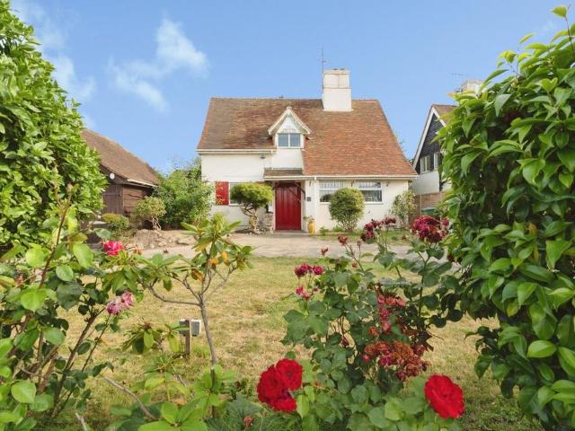 2 bedroom detached house for sale