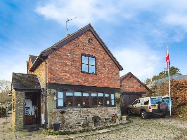 2 bedroom detached house for sale