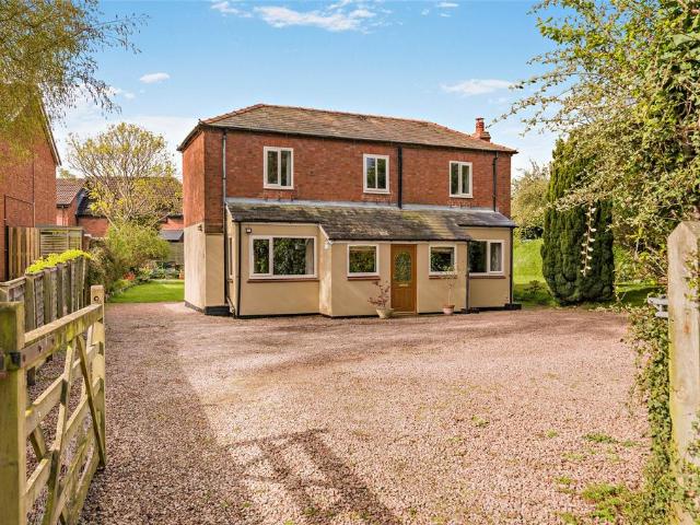2 bedroom detached house for sale