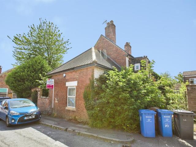 2 bedroom detached house for sale