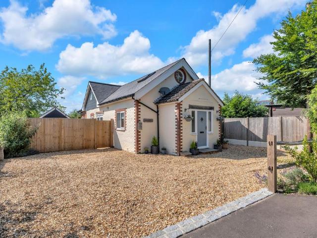 2 bedroom detached house for sale