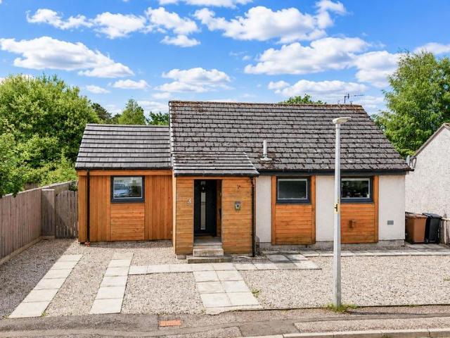 2 bedroom detached house for sale