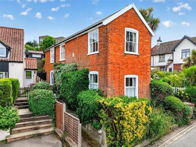 2 bedroom detached house for sale