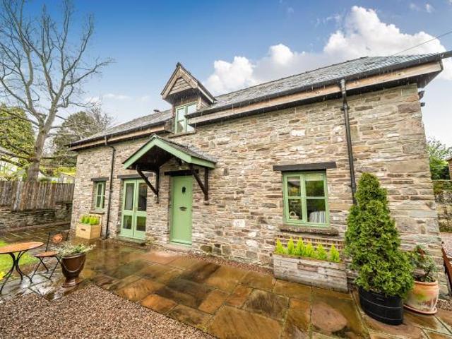 2 bedroom detached house for sale