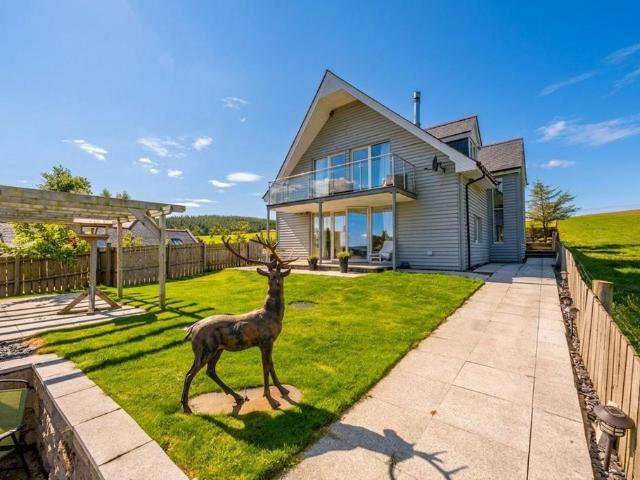 2 bedroom detached house for sale
