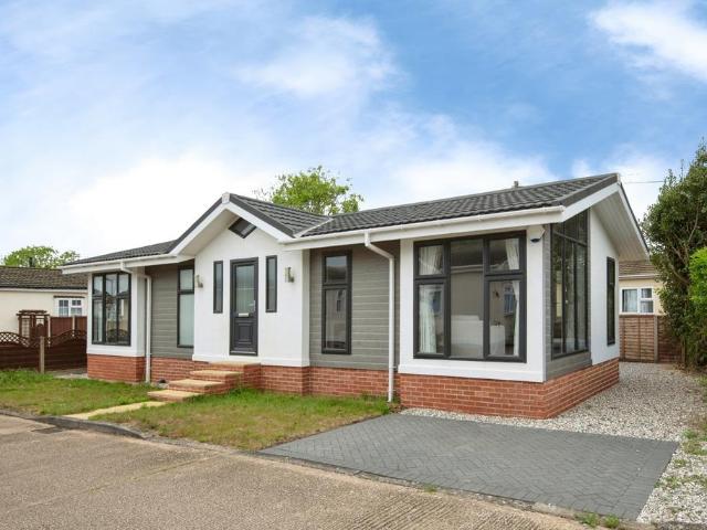 2 bedroom detached house for sale