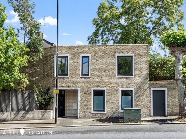 2 bedroom detached house for sale
