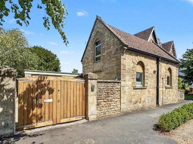 2 bedroom detached house for sale