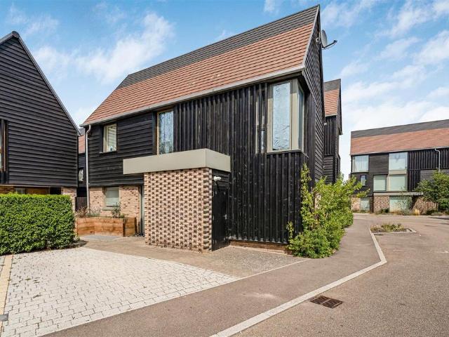 2 bedroom detached house for sale