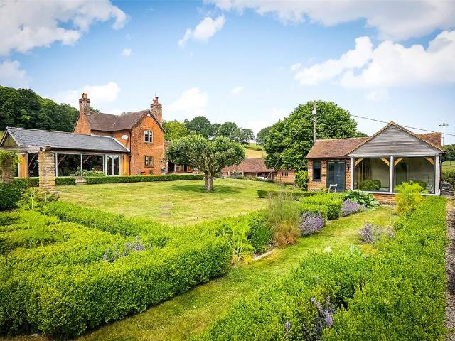 2 bedroom detached house for sale