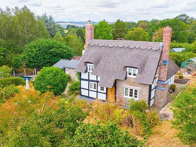 2 bedroom detached house for sale