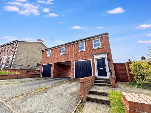 2 bedroom detached house for sale