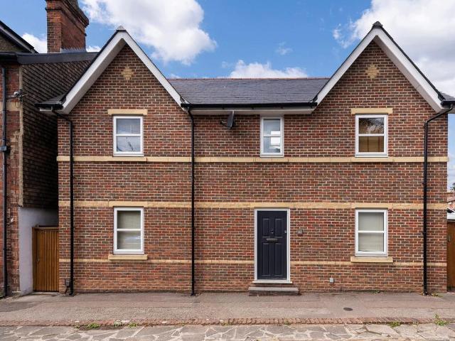 2 bedroom detached house for sale
